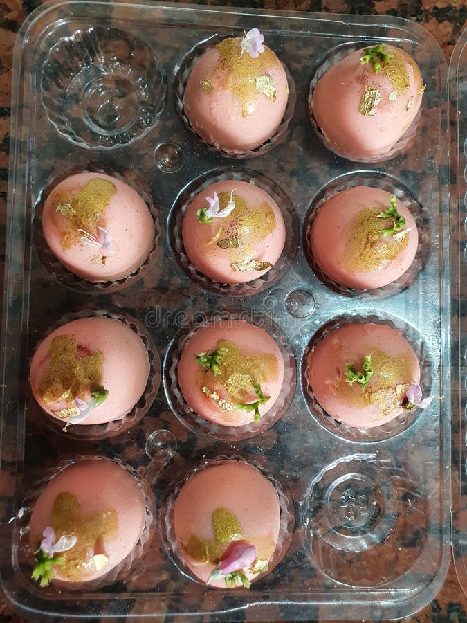 El Chocolate De Color De Rosa De Oro Imagen de archivo - Imagen de ...