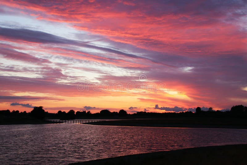 El Cielo Es Una Paleta De Colores Foto de archivo - Imagen de azul ...