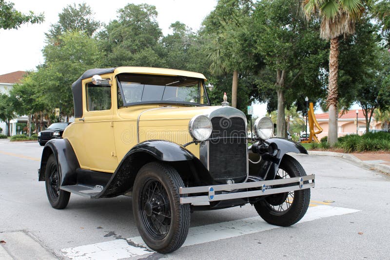 Coche Americano Muy Viejo, Ford Foto de archivo editorial - Imagen de ...