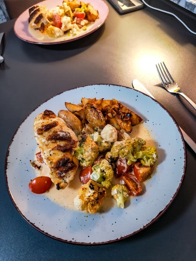 El Cocido Filete De Pechuga De Pollo Con La Mozzarella Imagen de ...