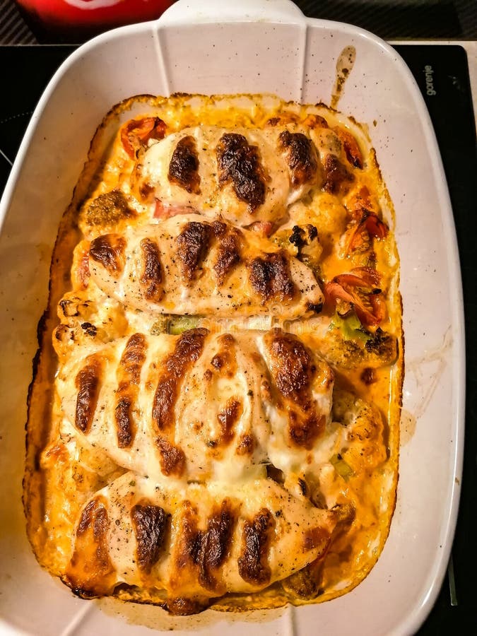 El Cocido Filete De Pechuga De Pollo Con La Mozzarella Imagen de ...