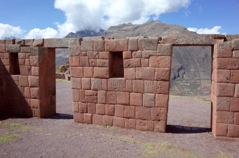 El Complejo Del Templo De Inti Watana Foto de archivo - Imagen de incas ...