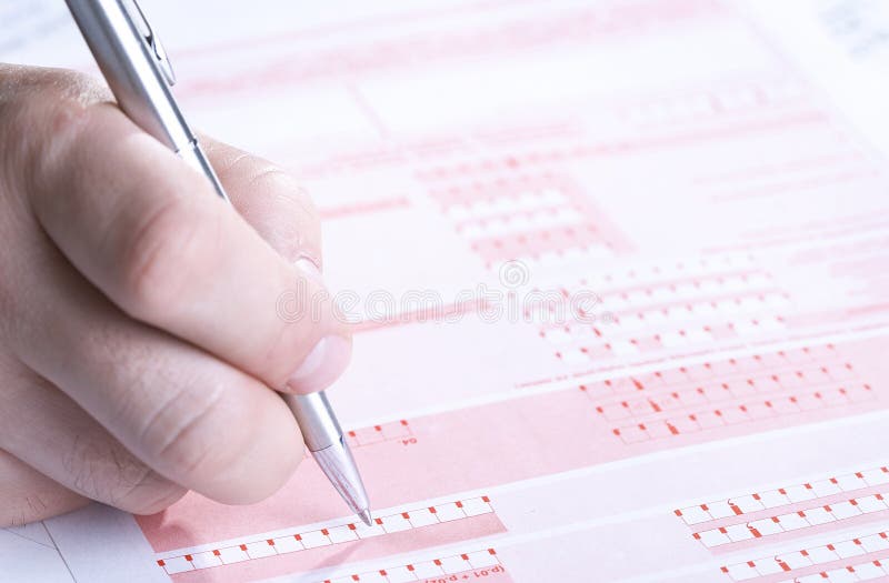 Rellenar Un Formulario De Solicitud Foto de archivo - Imagen de cierre ...