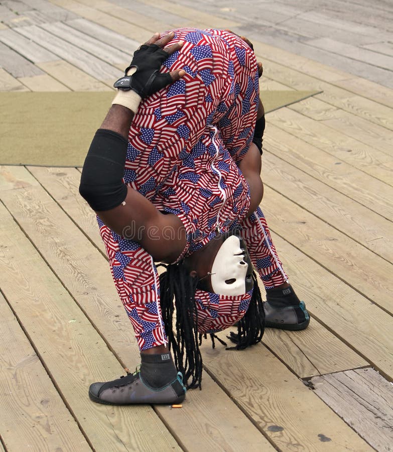 El contorsionista foto de archivo editorial. Imagen de diecisiete ...