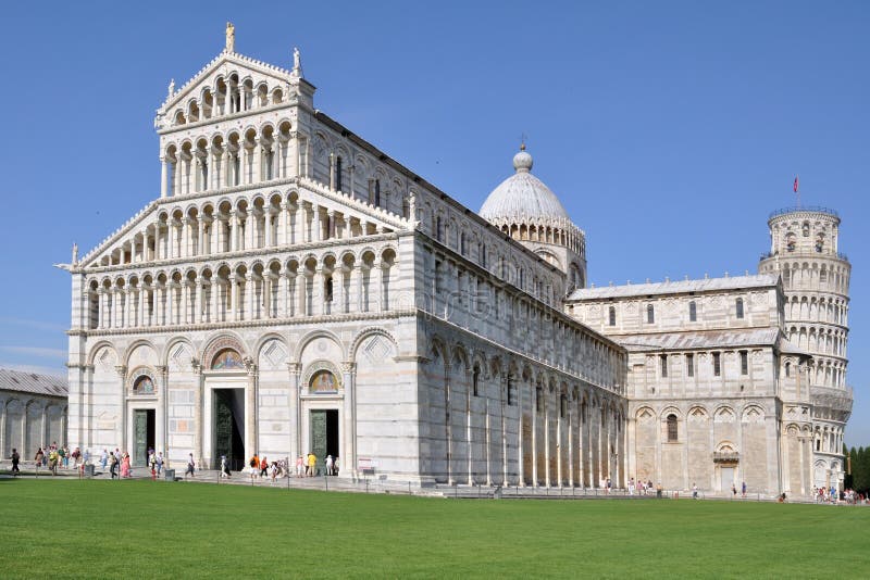La Torre Inclinada De Pisa Y Del Duomo Imagen de archivo - Imagen de ...