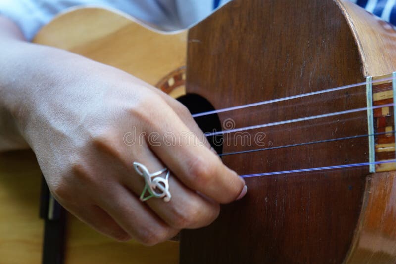 EL Cuatro, Instrumento Musical Venezolano Imagen de archivo - Imagen de ...