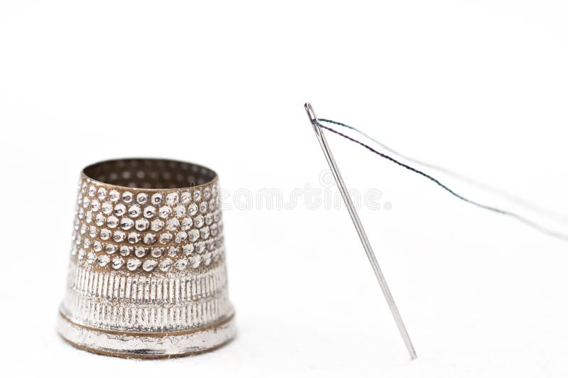 El Dedal Y La Aguja Del Sastre Foto de archivo - Imagen de dedal ...