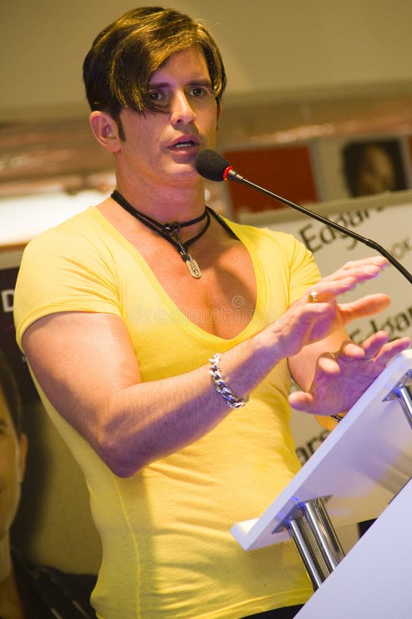 El Dr. 90210 - El Dr. Roberto Rey Fotografía editorial - Imagen de ...