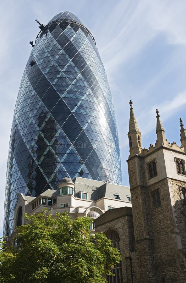 30 Edificio O Pepinillo Del St Mary Axe En Londres Fotos de stock ...