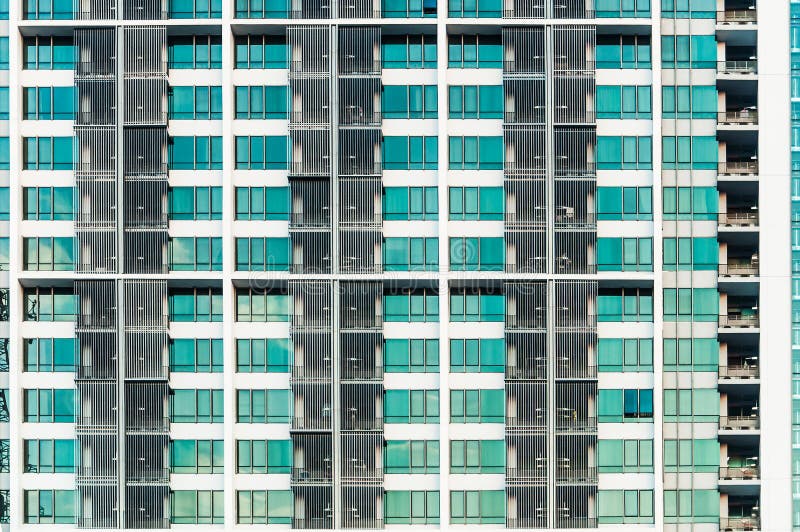 El Edificio Moderno De La Propiedad Horizontal En El Camino De ...