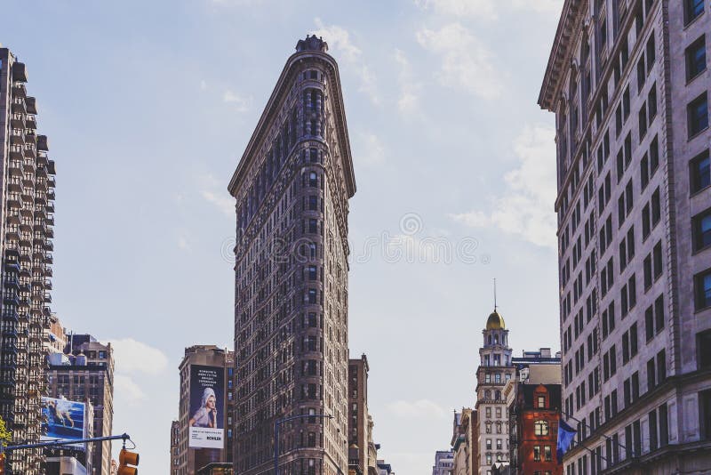 El Edificio Triangular-formado Icónico De La Plancha En Un Manhatta Más ...