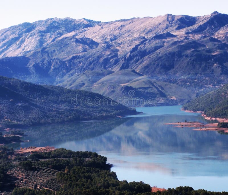 El Embalse Del Tranco Esta Situado En El Parque Natural De Las Sierras ...