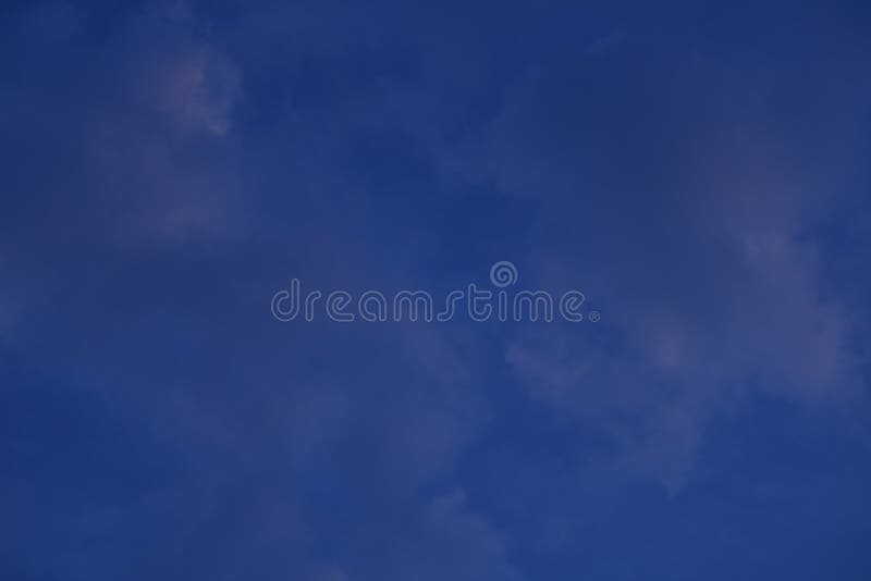 El Enorme Cielo Infinito Y Las Nubes. Imagen de archivo - Imagen de ...