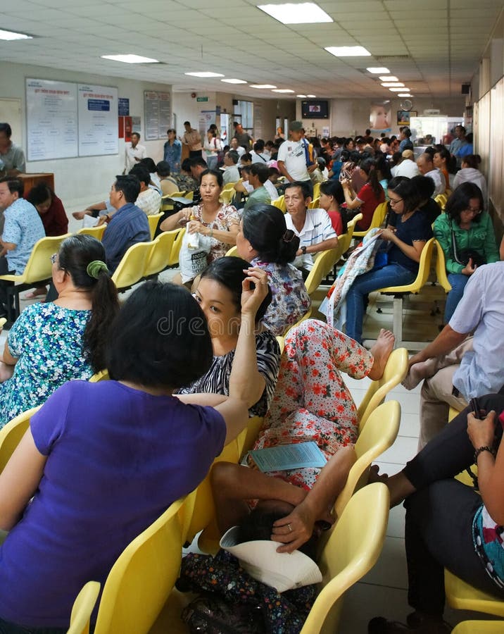 El Esperar Paciente Enfermo En El Hospital Fotografía editorial ...