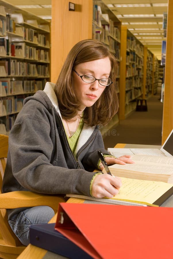 El estudiar imagen de archivo. Imagen de joven, proyecto - 4705289