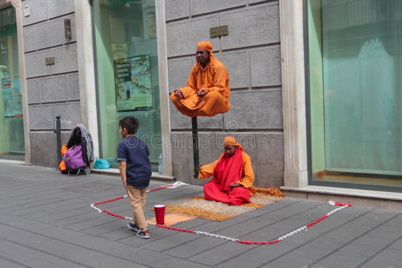 La cama del faquir imagen de archivo. Imagen de regular - 74594777