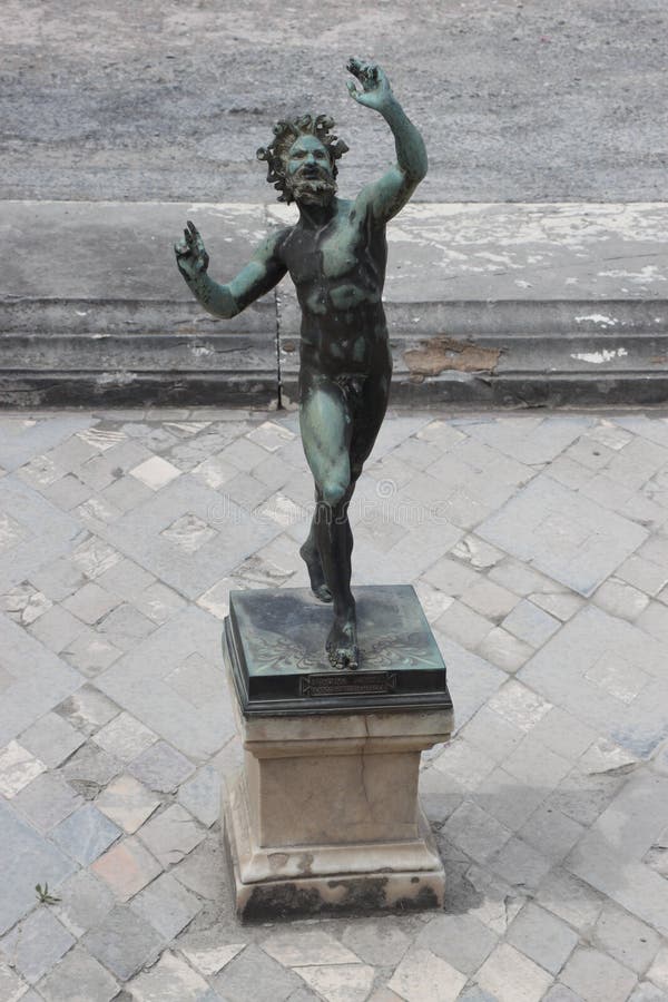 El fauno Pompeya foto de archivo. Imagen de estatua, sonrisa - 59197334