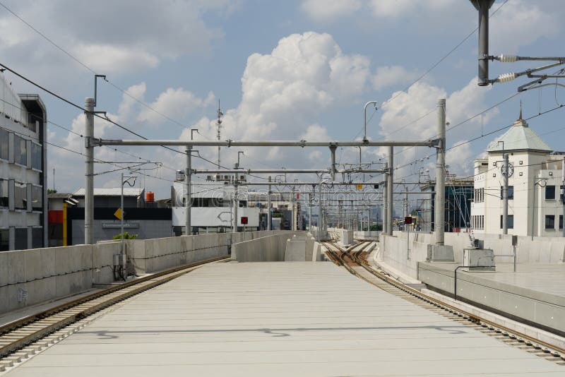 El Ferrocarril Mrt Y El Cable De Cable Foto de archivo editorial ...