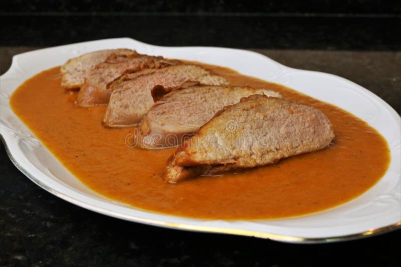 El Filete De Cerdo En Salsa De Vino De Jerez Foto de archivo - Imagen ...