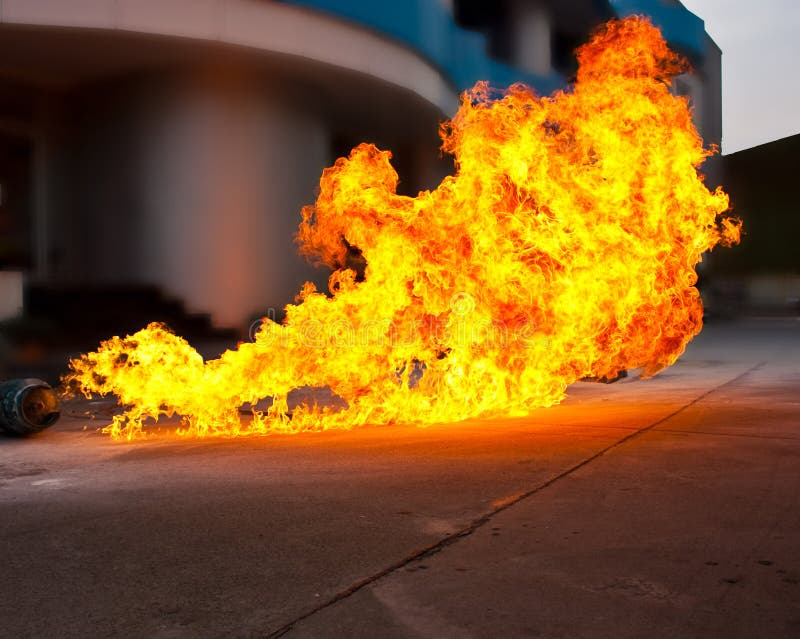 El flamear del fuego imagen de archivo. Imagen de deslumbrante - 15140215