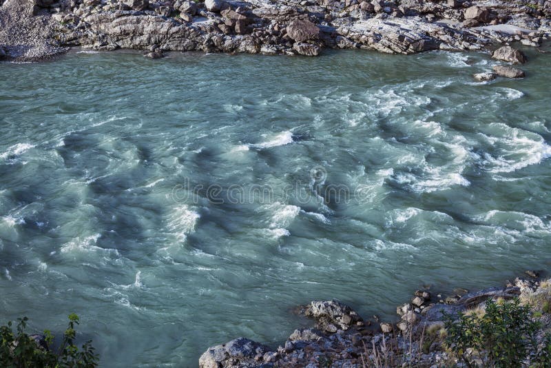 Agua De Río Con Flujo Turbulento Imagen de archivo - Imagen de agua ...