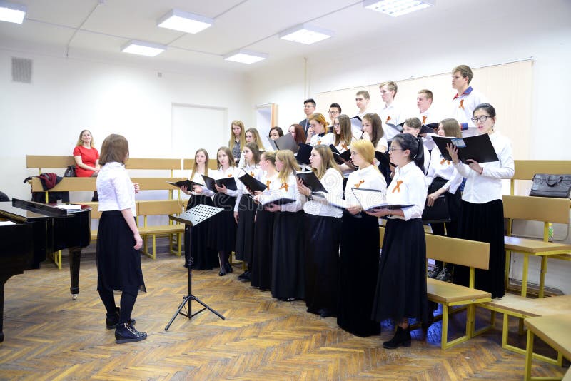 El funcionamiento del coro fotografía editorial. Imagen de teniendo ...