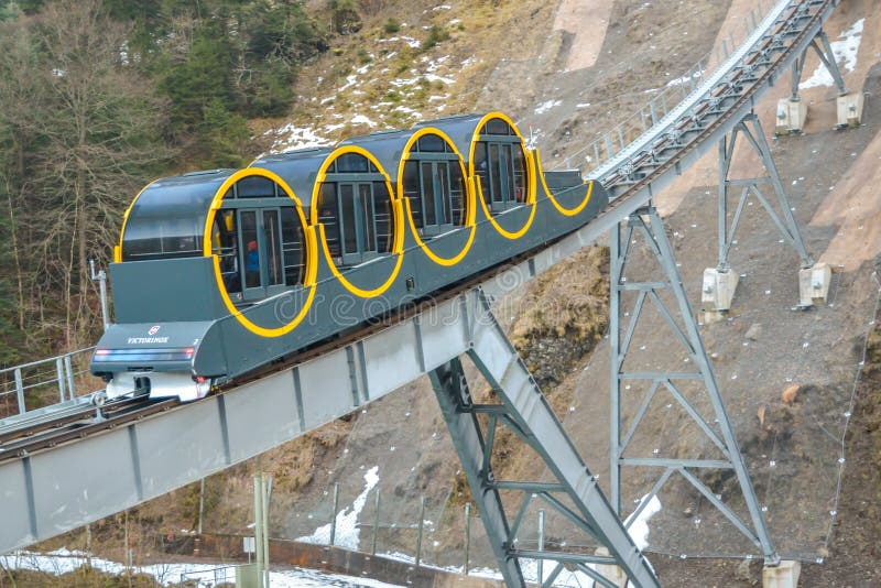 Funicular imagen de archivo. Imagen de ferrocarril, cabina - 16468733