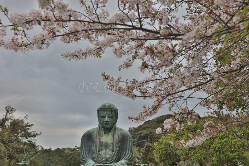 El Gran Amida Buda Y Turistas En Kamakura Foto de archivo editorial ...