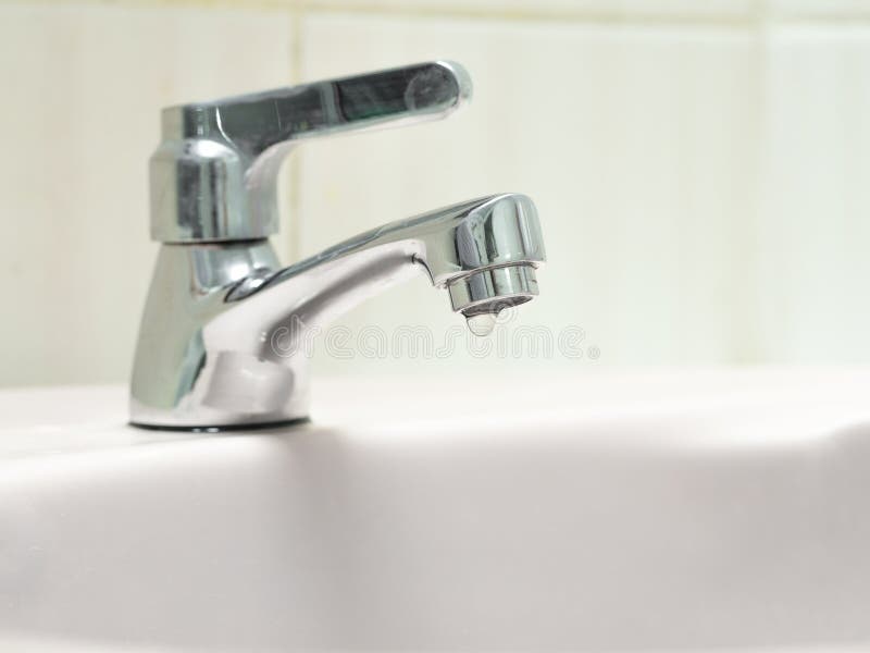 El Grifo No Se Cierra Correctamente, El Agua Está Escurriendo El ... El Grifo No Se Cierra Correctamente, El Agua Está Escurriendo El ...