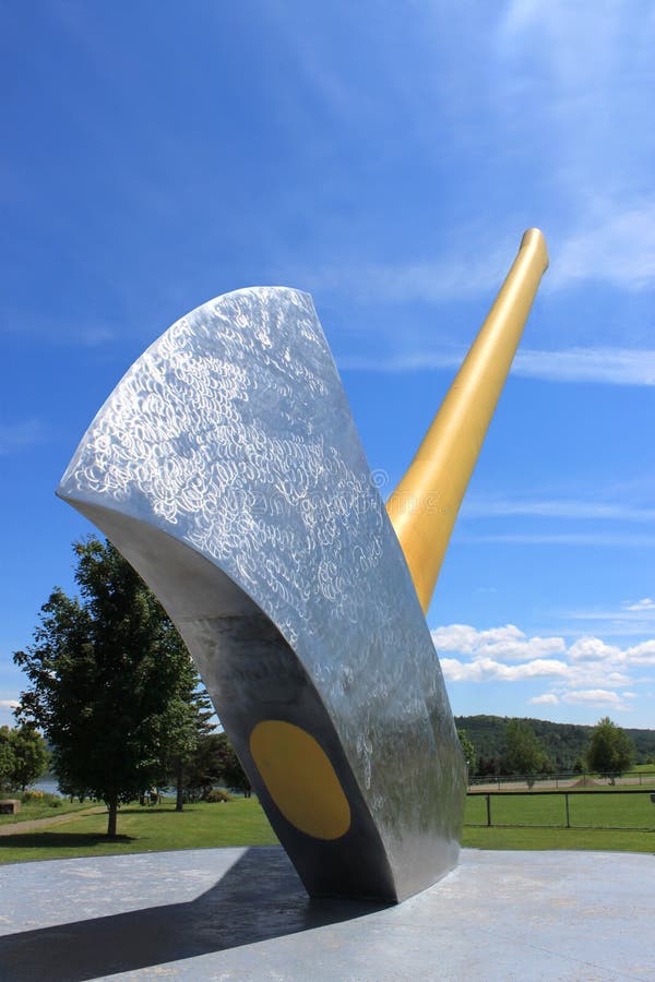 El Hacha Más Grande Del Mundo Foto de archivo - Imagen de paisaje ...