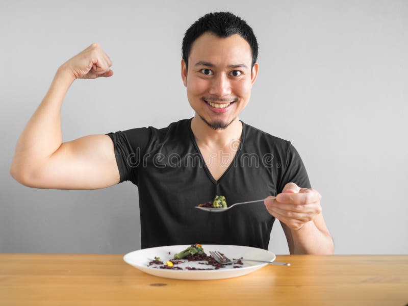 El Hombre Come La Comida Sana Foto de archivo - Imagen de gente ...