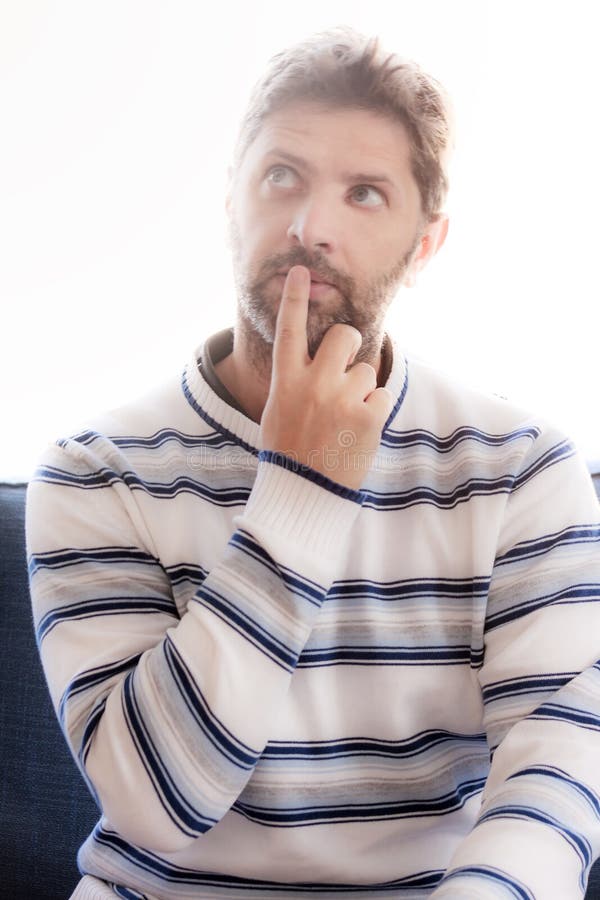 El Hombre Joven Tiene Una Duda Foto de archivo - Imagen de plan ...