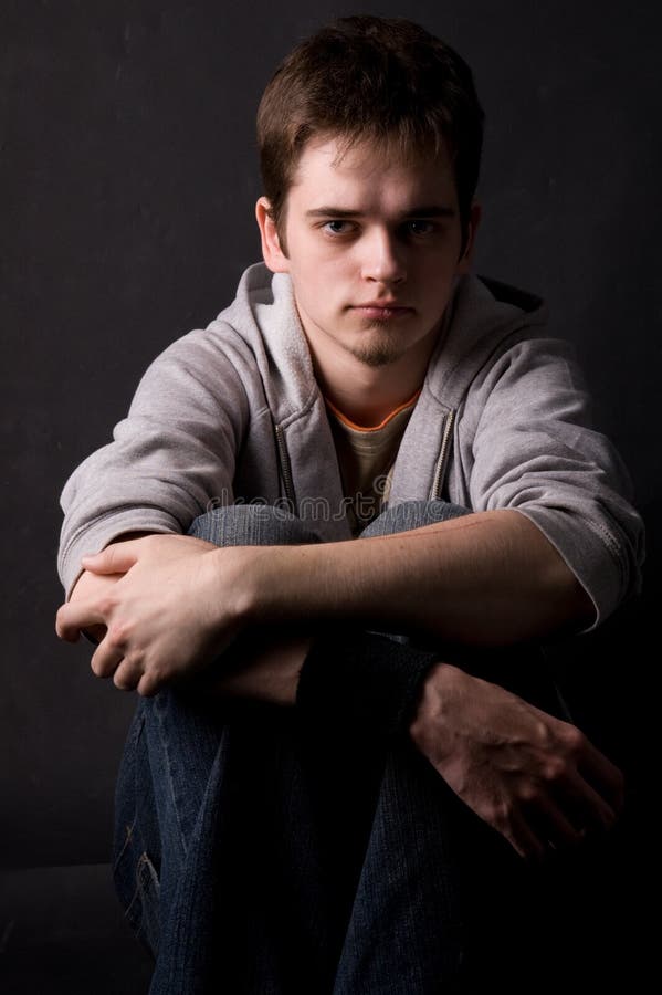 El individuo joven imagen de archivo. Imagen de cara, ropa - 5045261