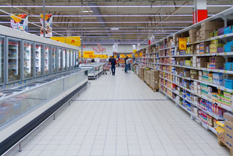 El Interior De Un Hipermercado Imagen de archivo editorial - Imagen de ...