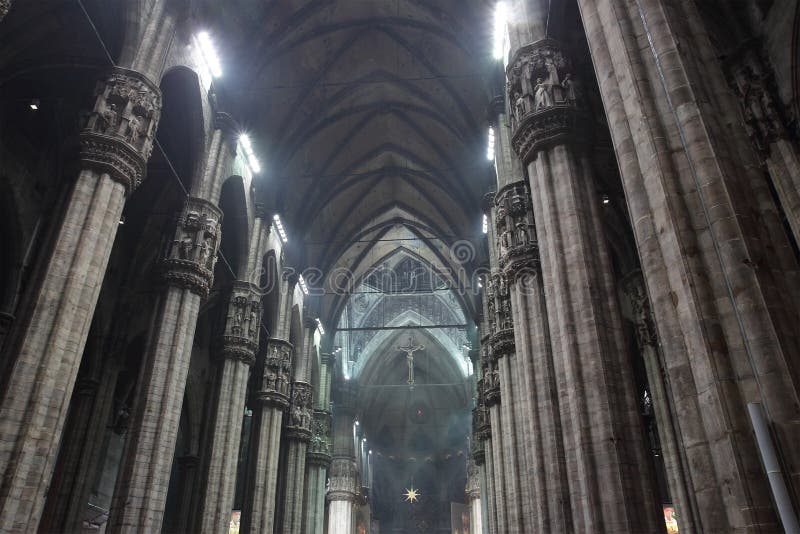 El Interior Del Duomo Milán Fotografía editorial - Imagen de edificio ...
