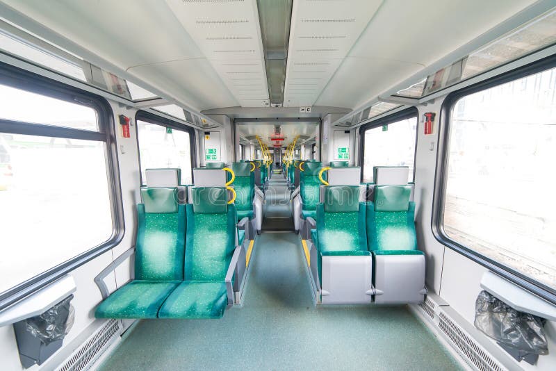 El interior del tren foto de archivo. Imagen de local - 76421908