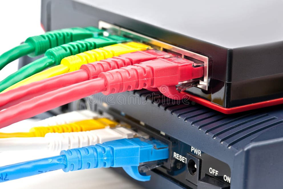 El Interruptor Y El Router De Ethernet Conectan El Lan Imagen de ...