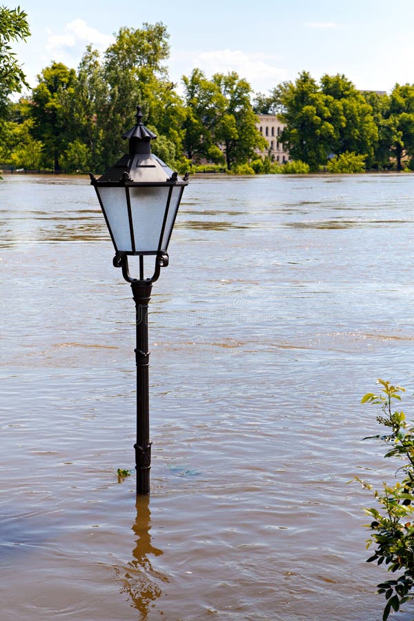 El inundar foto de archivo. Imagen de ambiente, lluvia - 31497602