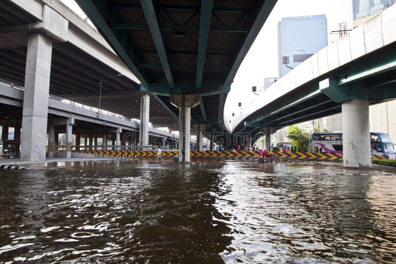 El inundar en Bangkok. imagen de archivo editorial. Imagen de ...