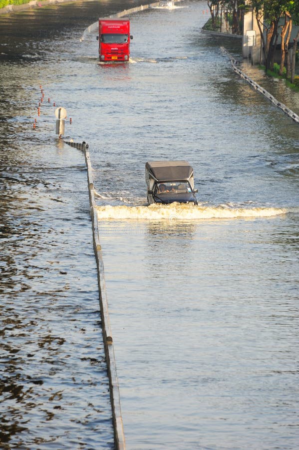 El inundar en Tailandia fotografía editorial. Imagen de agua - 34662307