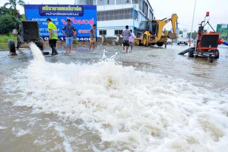 El inundar en Tailandia fotografía editorial. Imagen de tailandés ...