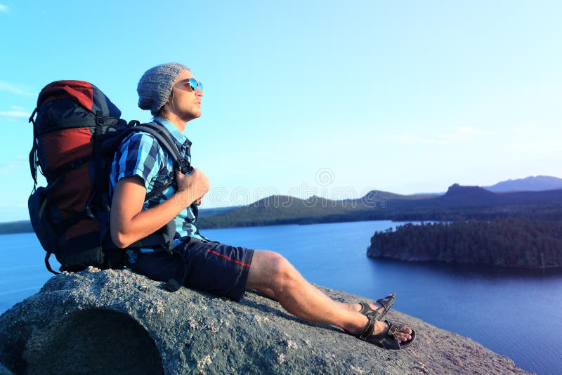 El ir de excursión foto de archivo. Imagen de mochila - 16270086