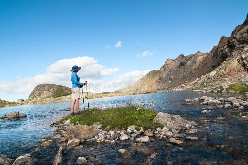 El ir de excursión imagen de archivo. Imagen de lago - 16413589