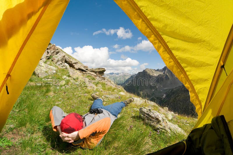 El ir de excursión foto de archivo. Imagen de alza, pico - 24176976