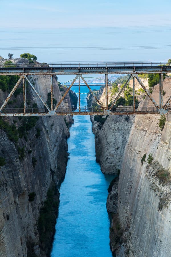 El Istmo Del Canal De Corinto De Corinto En Grecia Foto de archivo ...