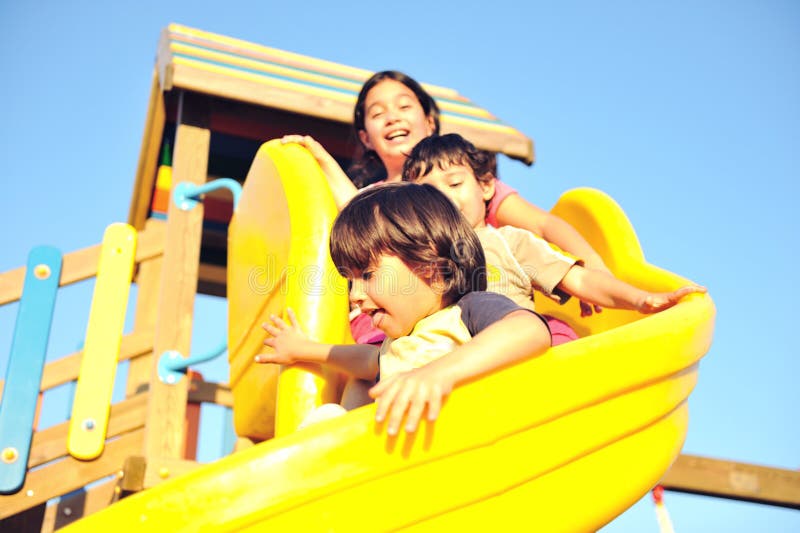 El jugar en parque junto foto de archivo. Imagen de parque - 16504088