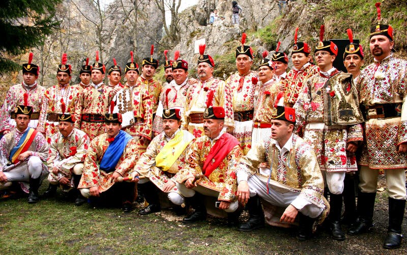 El Junii Rojo Que Presenta Antes De Hora Del Baile Imagen de archivo ...