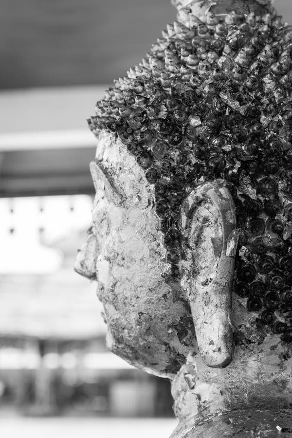 El Lado De La Estatua De Buda, Blanco Y Negro Foto de archivo - Imagen ...