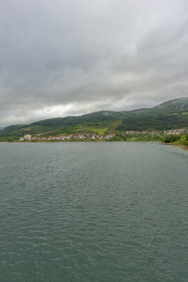 El lago de Eugi imagen de archivo. Imagen de paisaje - 99768607