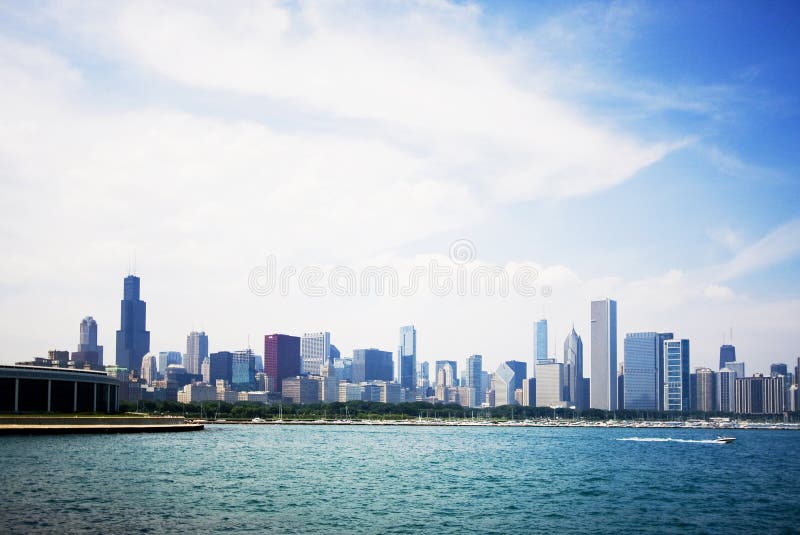 El Lago Michigan Y El Horizonte De Chicago Imagen de archivo - Imagen ...